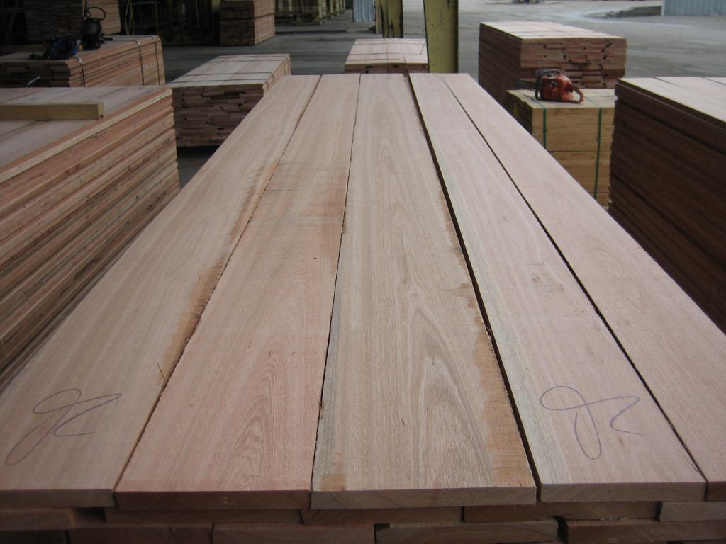 Origins, uses, properties of Red Grandis lumber – K-Timber